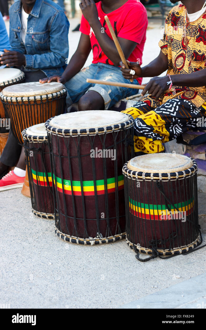 African drummers hi-res stock photography and images - Alamy