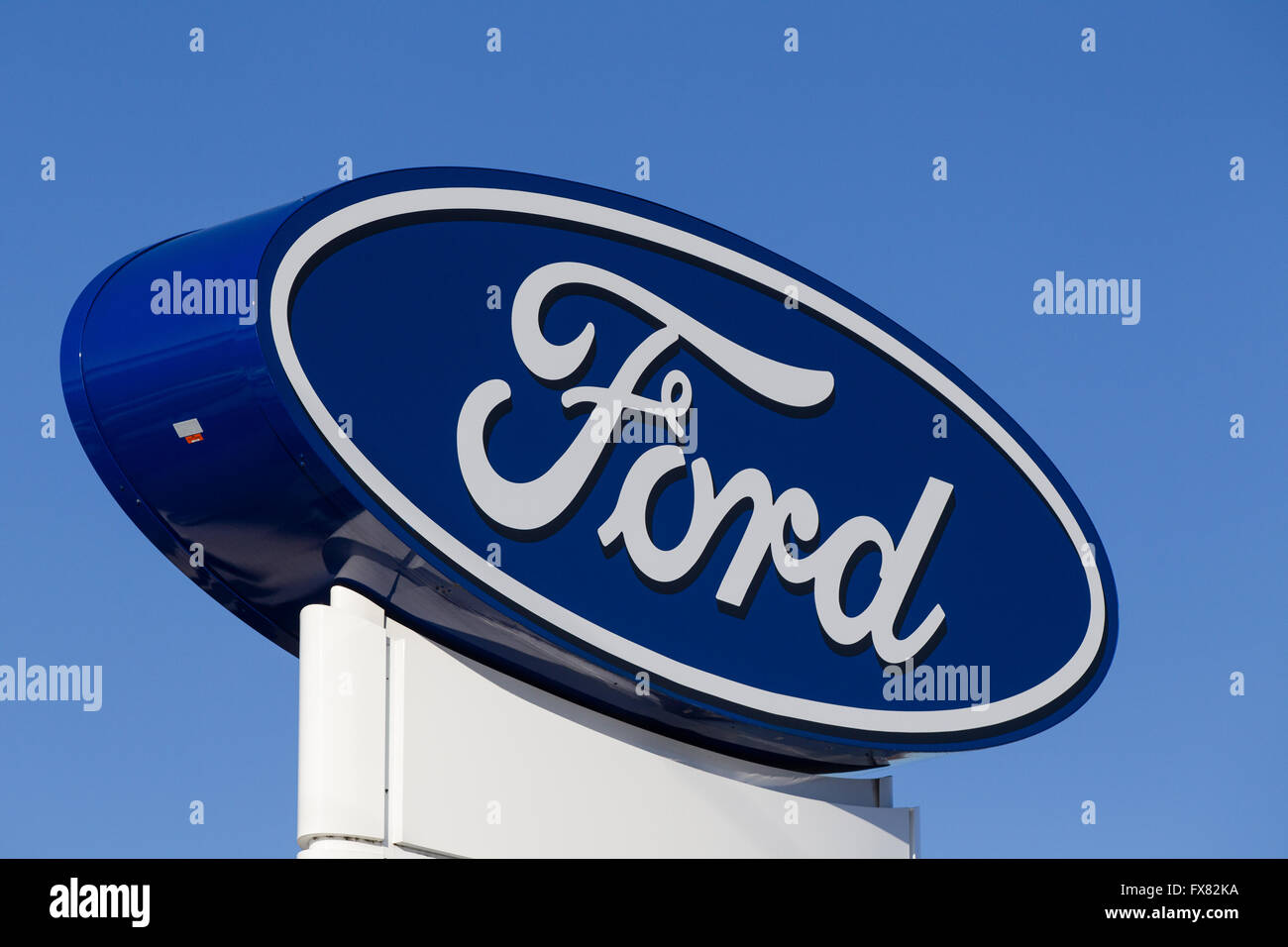 Ford logo hi-res stock photography and images - Alamy