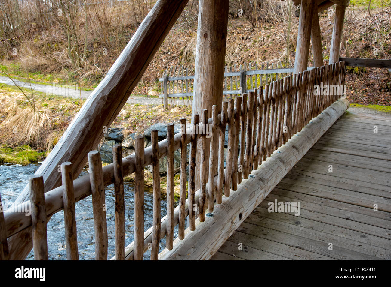 Foot bridge over water hi-res stock photography and images - Alamy