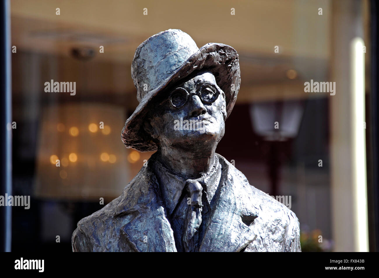 James Joyce statue by Marjorie Fitzgibbon sculptor in front the Cafe ...