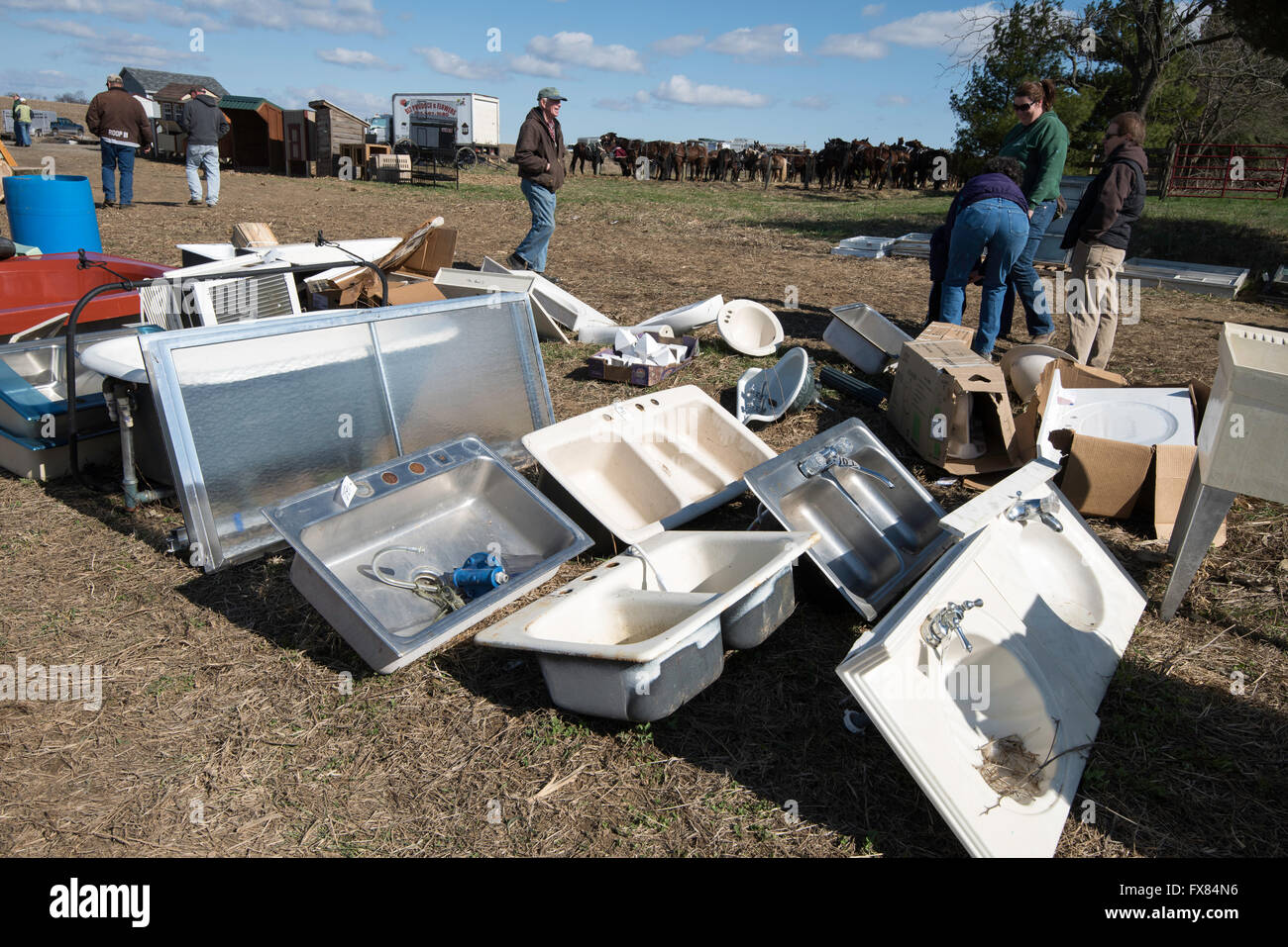 Amish family kitchen hi-res stock photography and images - Alamy