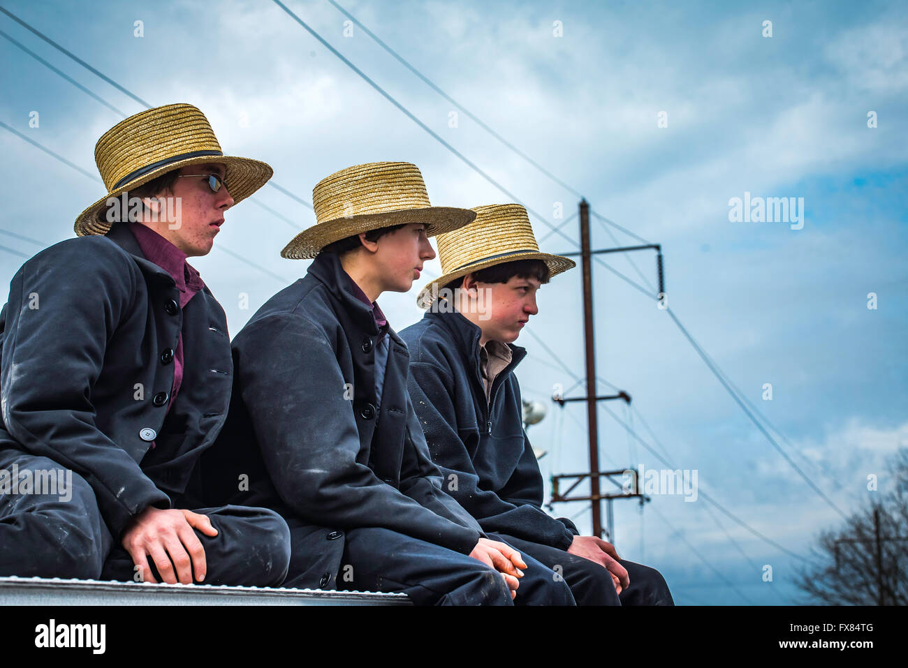 Amish straw hats hi-res stock photography and images - Alamy