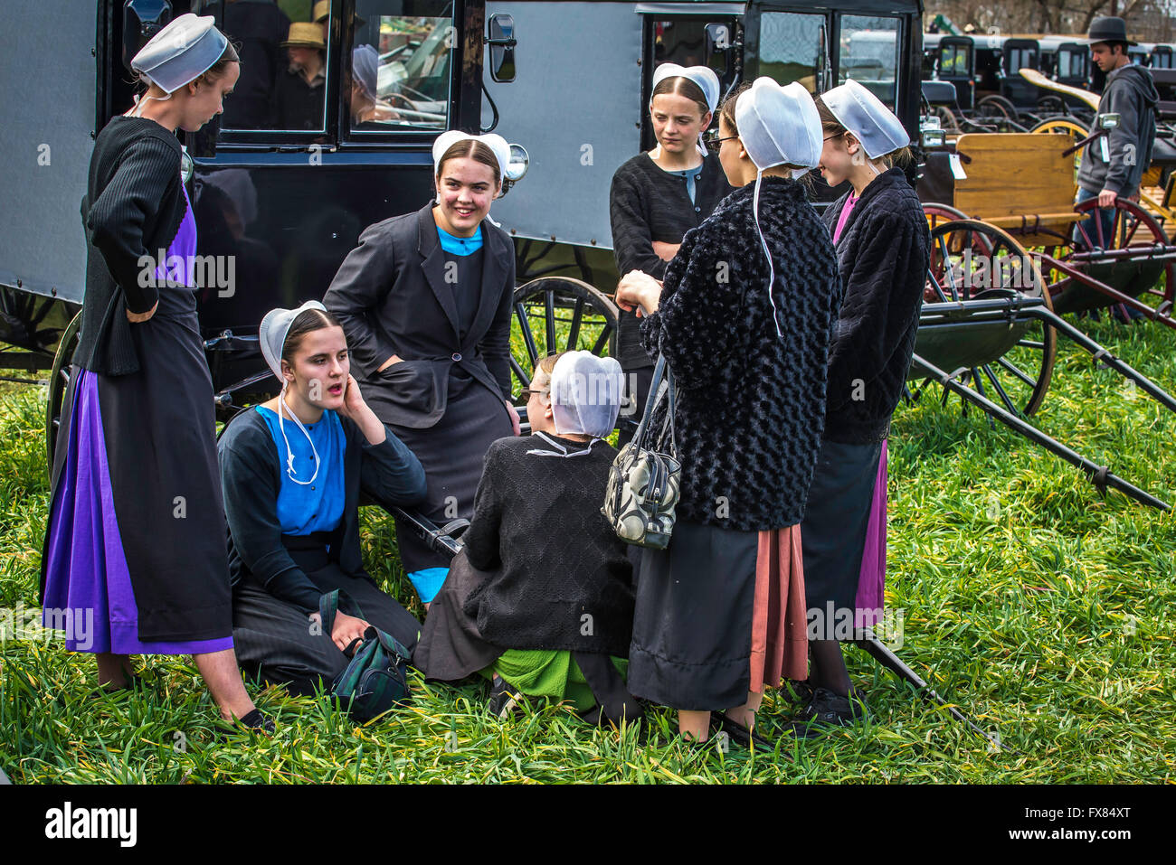 Amish straw hats hi-res stock photography and images - Alamy