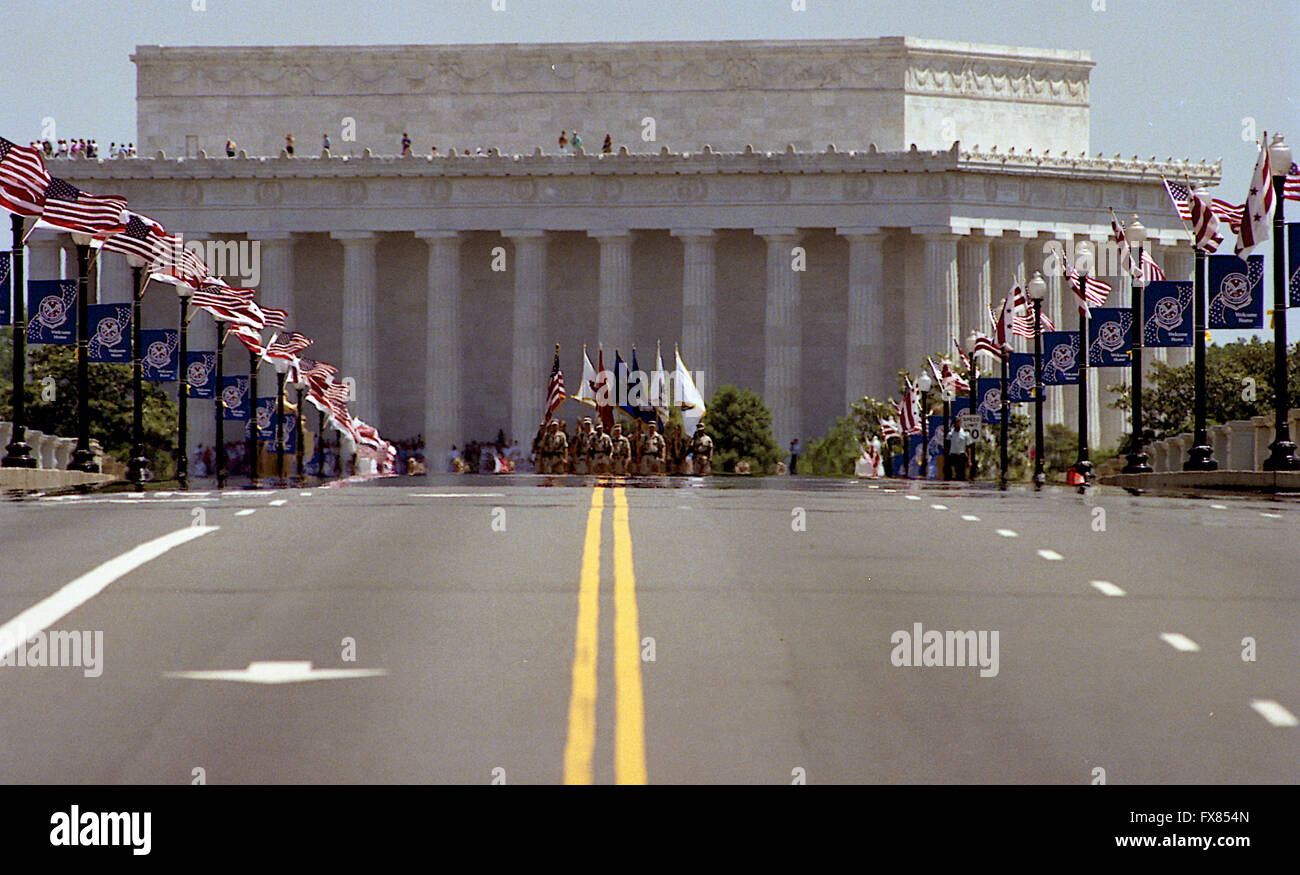 Desert storm victory parade hi-res stock photography and images - Alamy