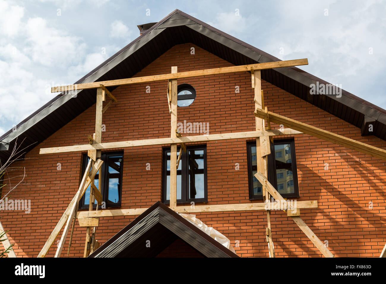 Rafters of unfinished building hi-res stock photography and images - Alamy