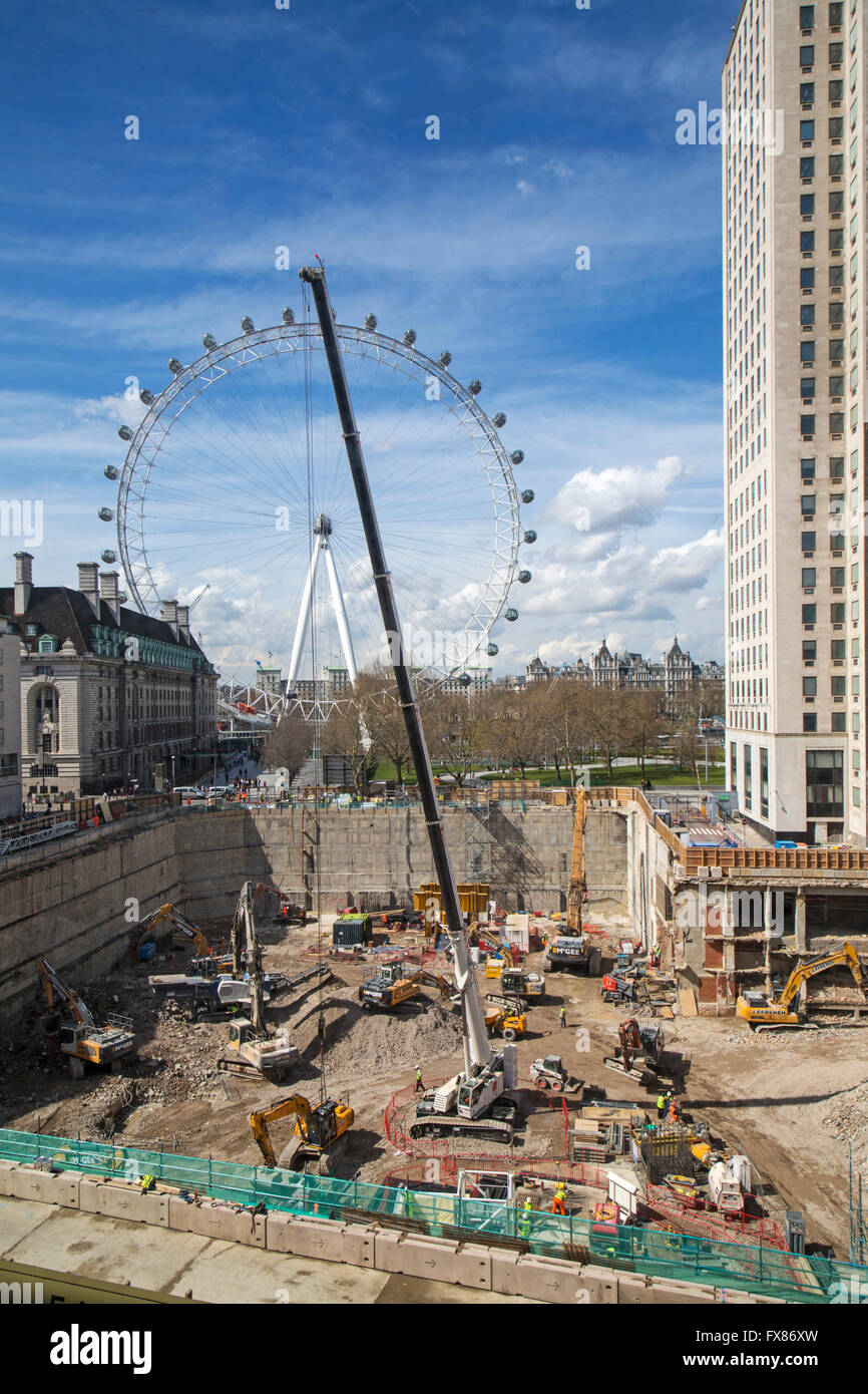 London eye construction hi-res stock photography and images - Alamy