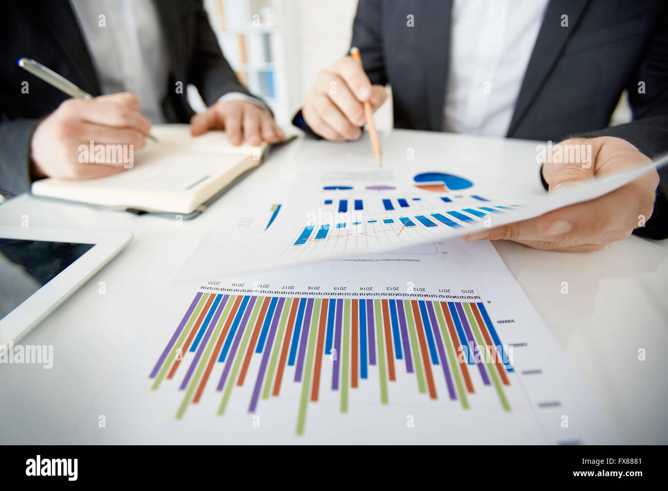 Chart pointing up hi-res stock photography and images - Alamy