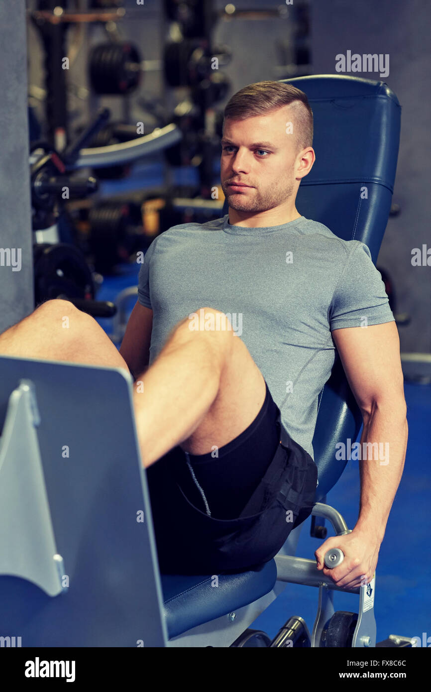 man flexing leg muscles on gym machine Stock Photo - Alamy
