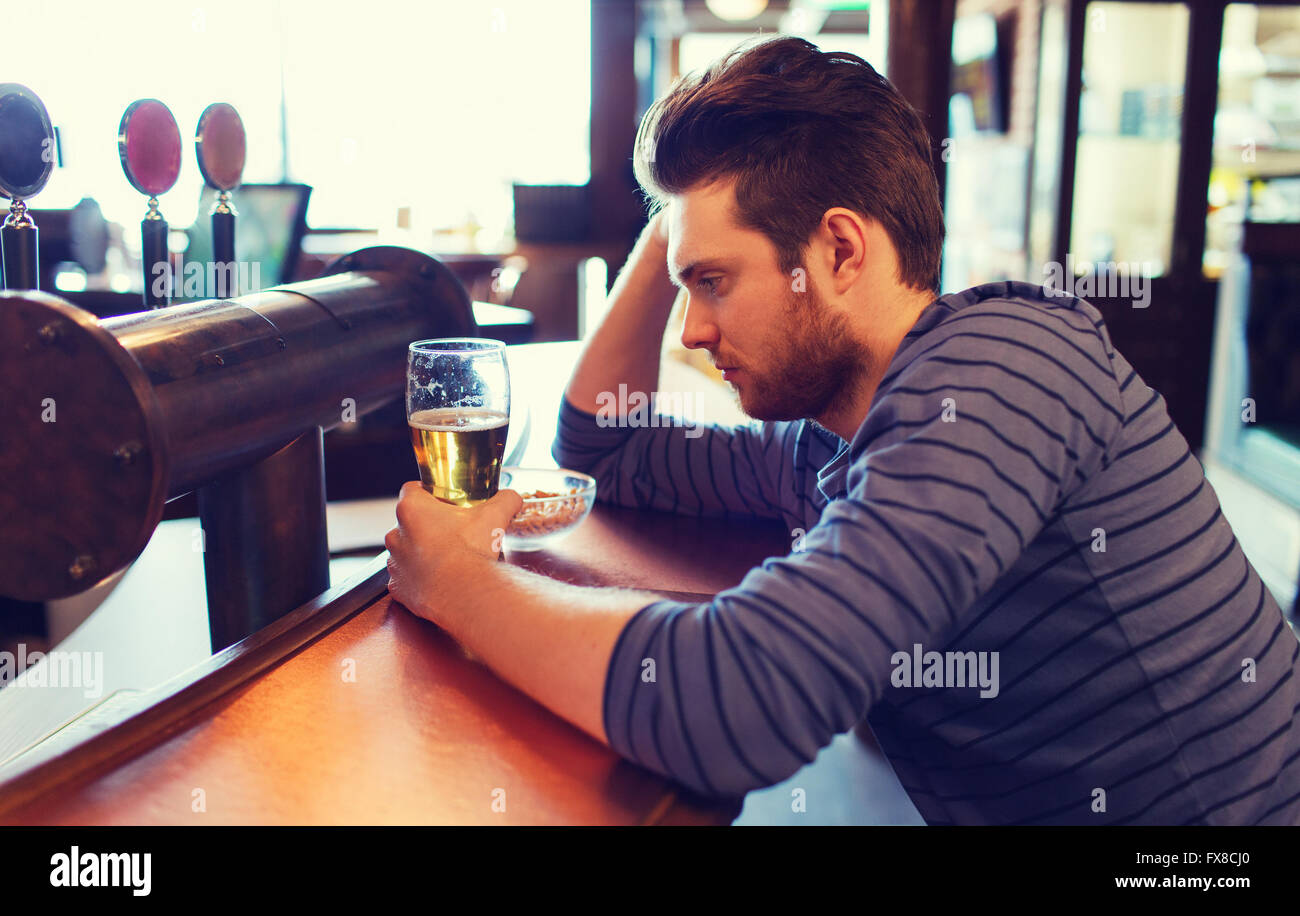 Lonely man at bar hi-res stock photography and images - Alamy