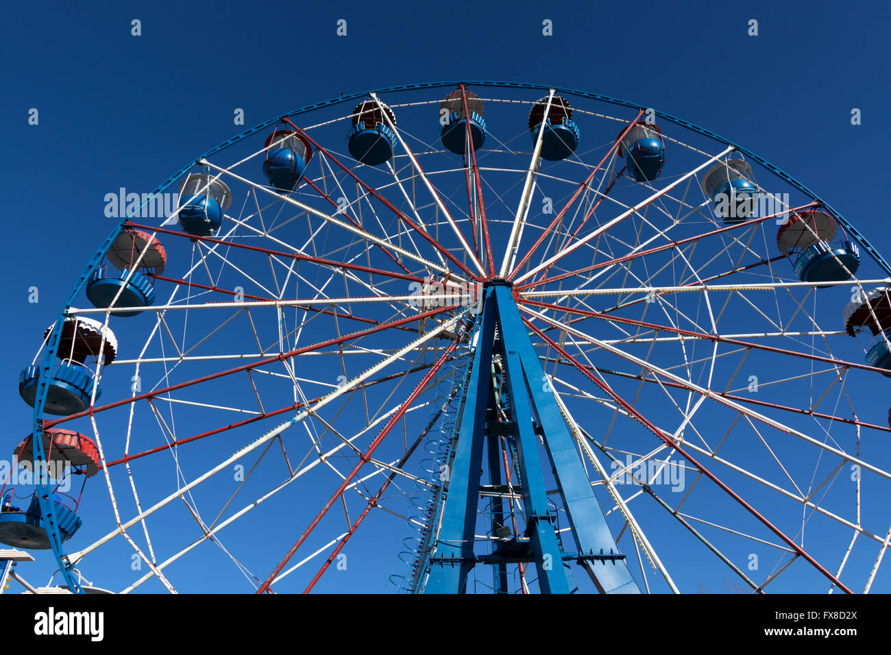 Ferris wheell waiting to entertain guests of the park Stock Photo - Alamy