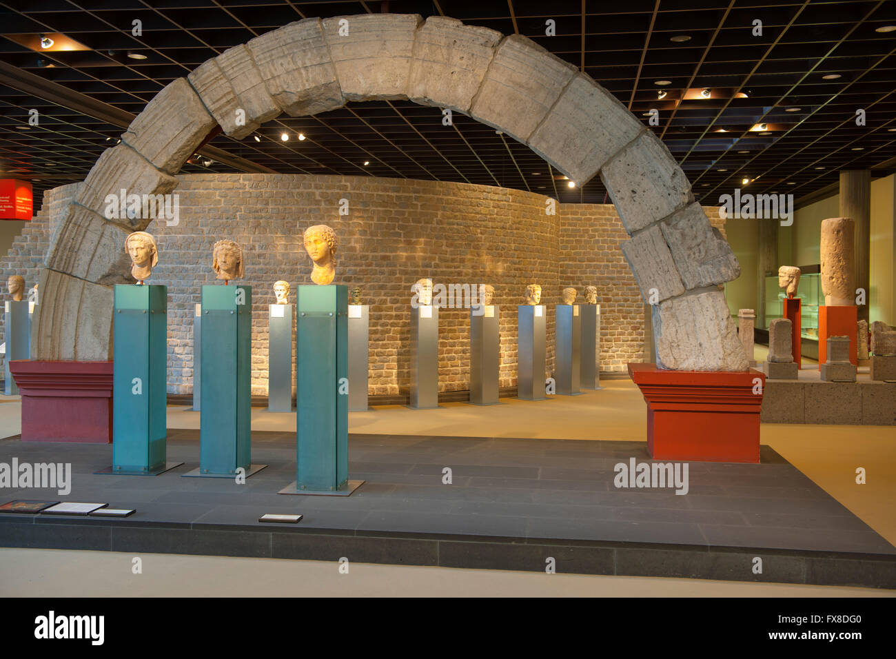 Köln, Innenstadt, Roncalliplatz, Römisch-Germanisches Museum ...