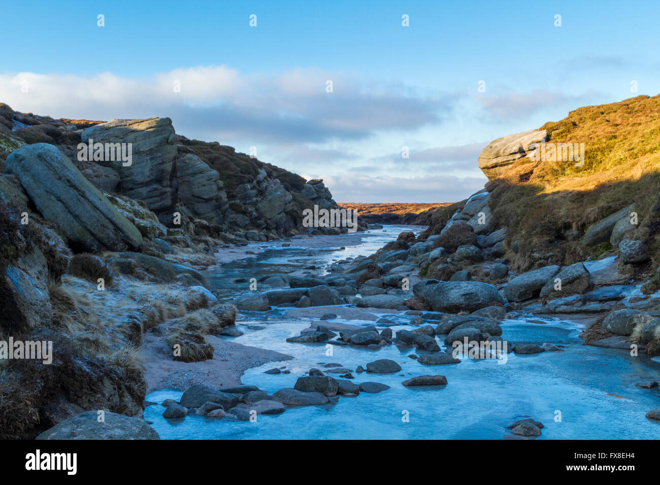 Frozen River Kinder in Winter. Kinder Gates, Kinder Scout, Derbyshire ...