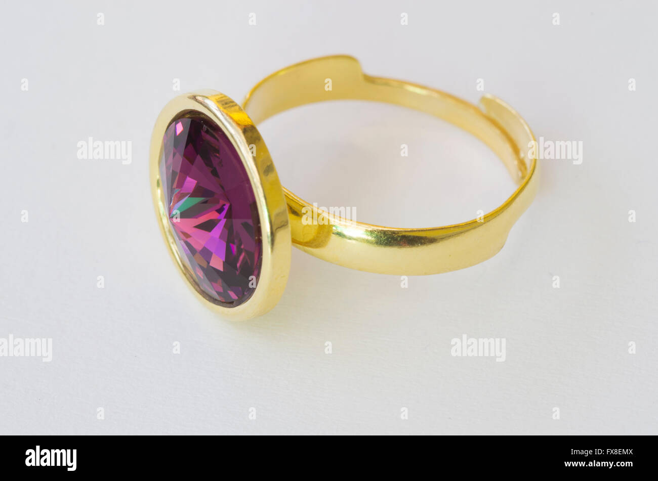 Violet gold jewellery hi-res stock photography and images - Alamy