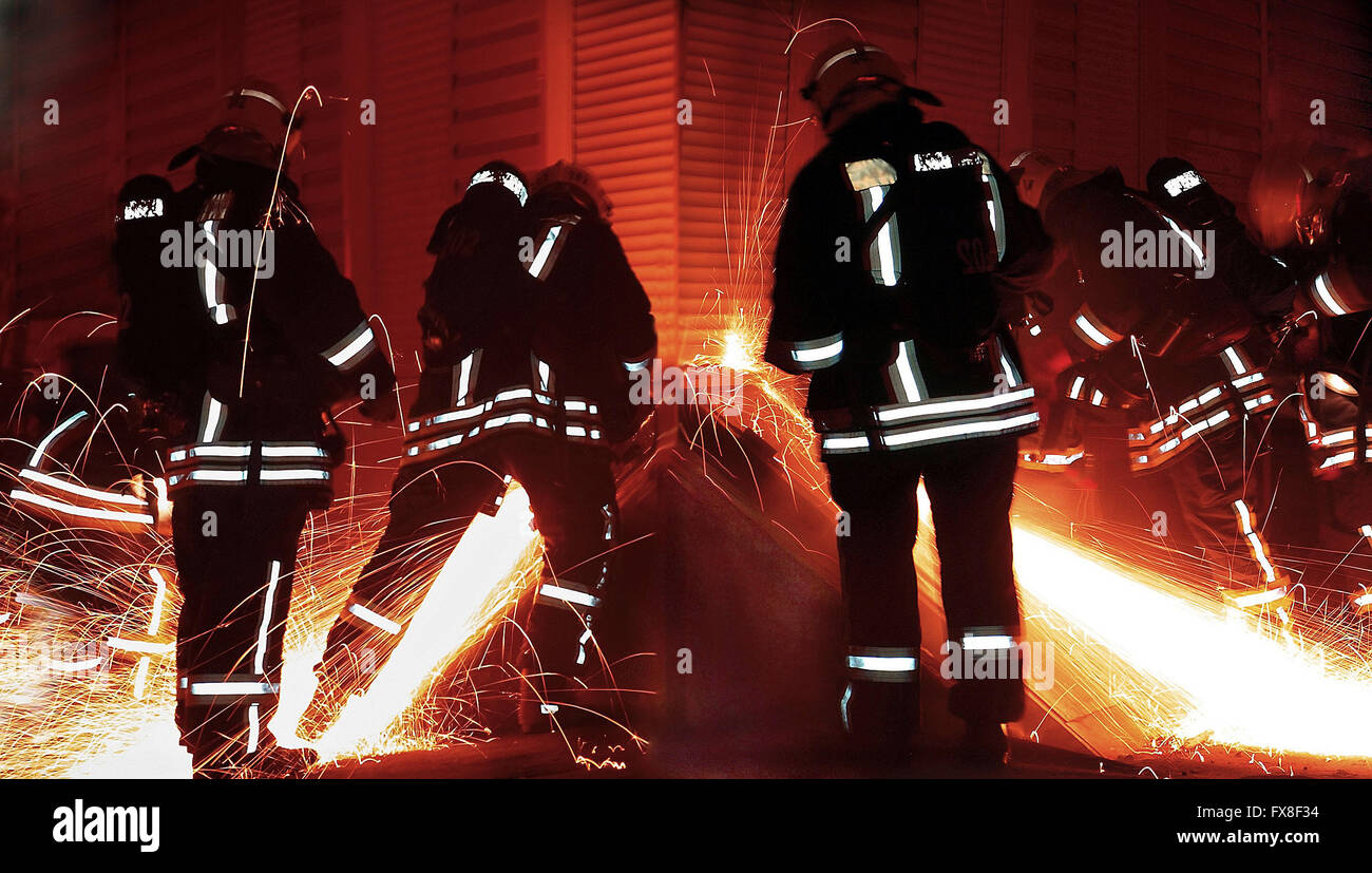 Professional rescuer hi-res stock photography and images - Alamy