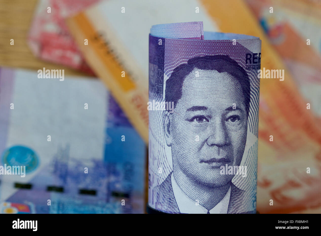 100 philippine pesos hi-res stock photography and images - Alamy