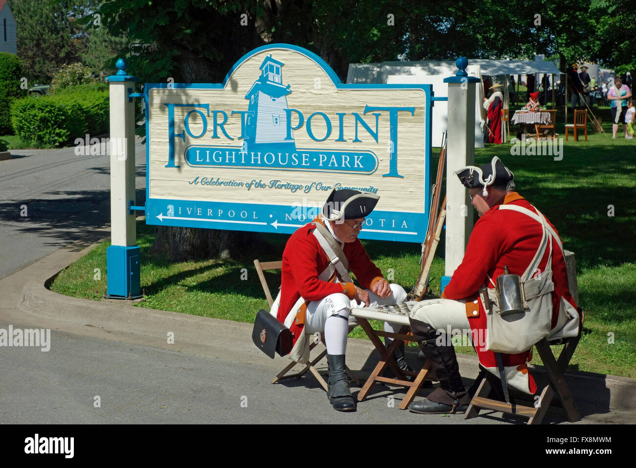 Two british soldiers hi-res stock photography and images - Alamy