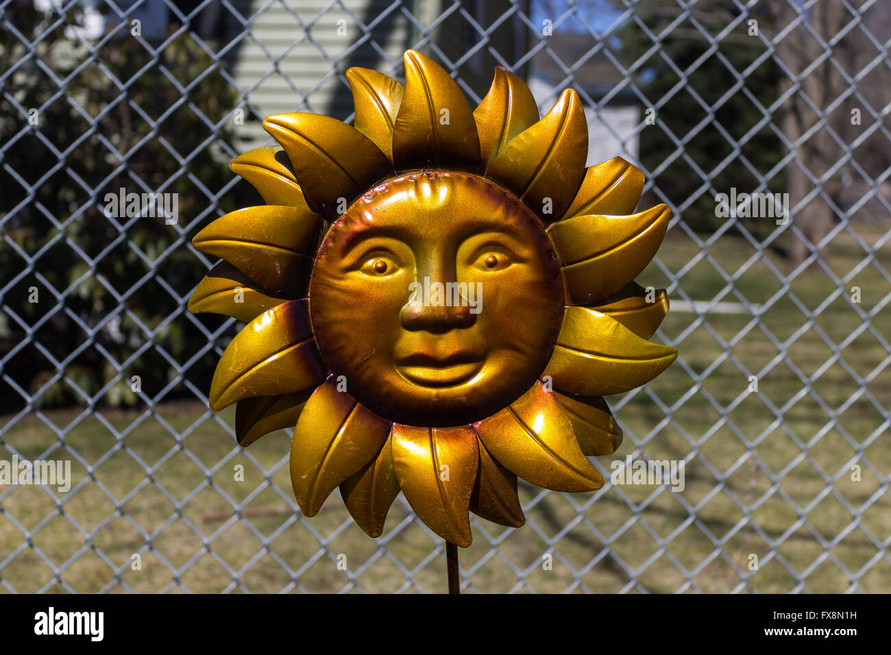 Sundial sun face hi-res stock photography and images - Alamy