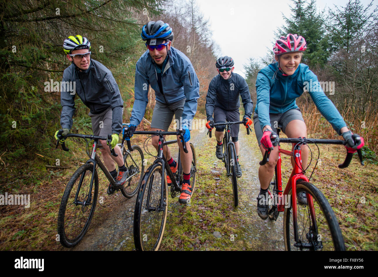 Friends off road cycling uk hi-res stock photography and images - Alamy