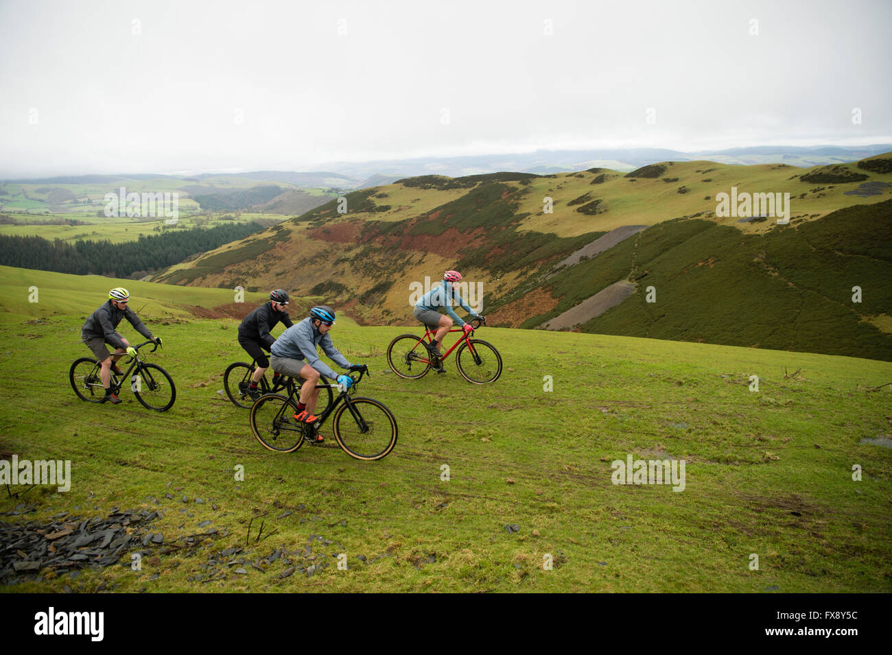 Off road group cycling uk hi-res stock photography and images - Alamy