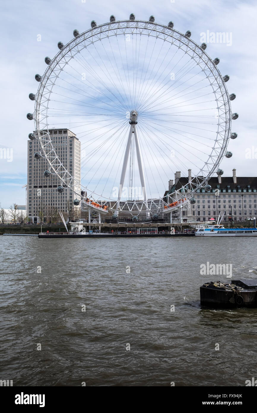 Thames riverfront landmark hi-res stock photography and images - Alamy