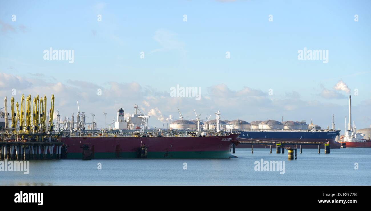 Europoort oil terminals of Rotterdam port 17.01.2016 Stock Photo - Alamy