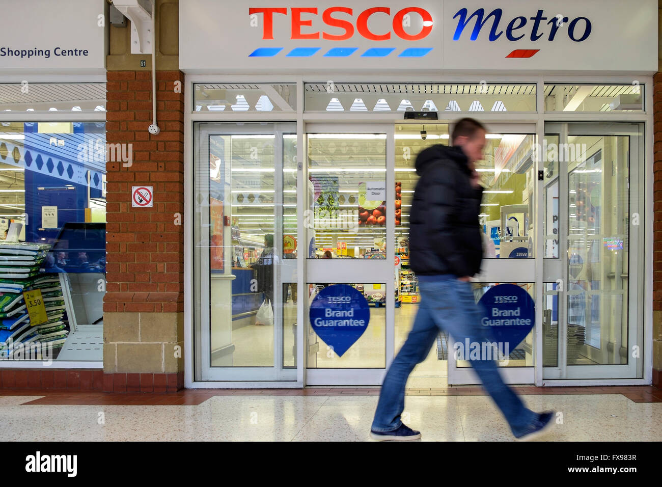 Tesco metro supermarket hi-res stock photography and images - Alamy