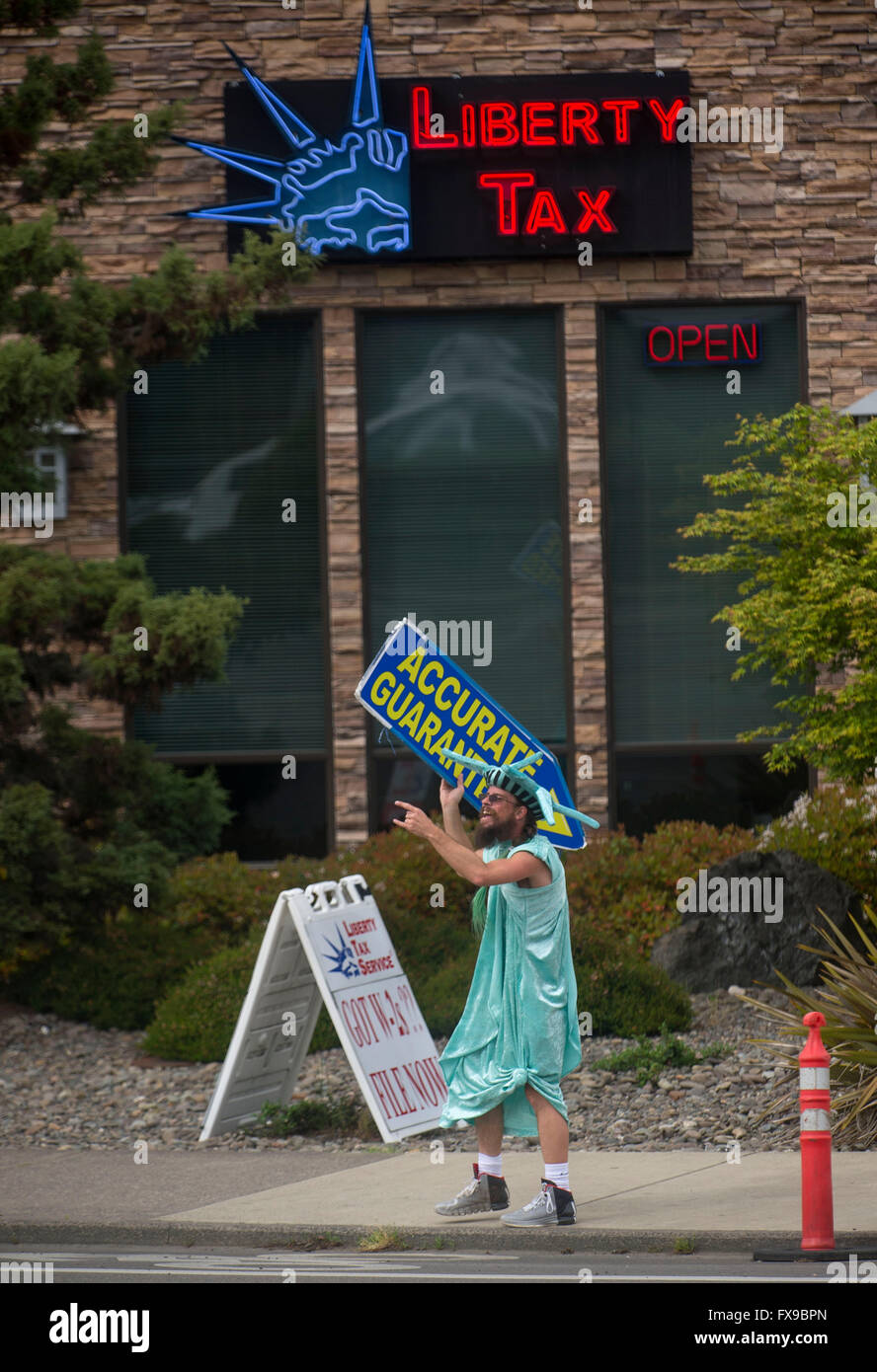 Roseburg, Oregon, USA. 12th Apr, 2016. Dressed as the Statue of Liberty ...