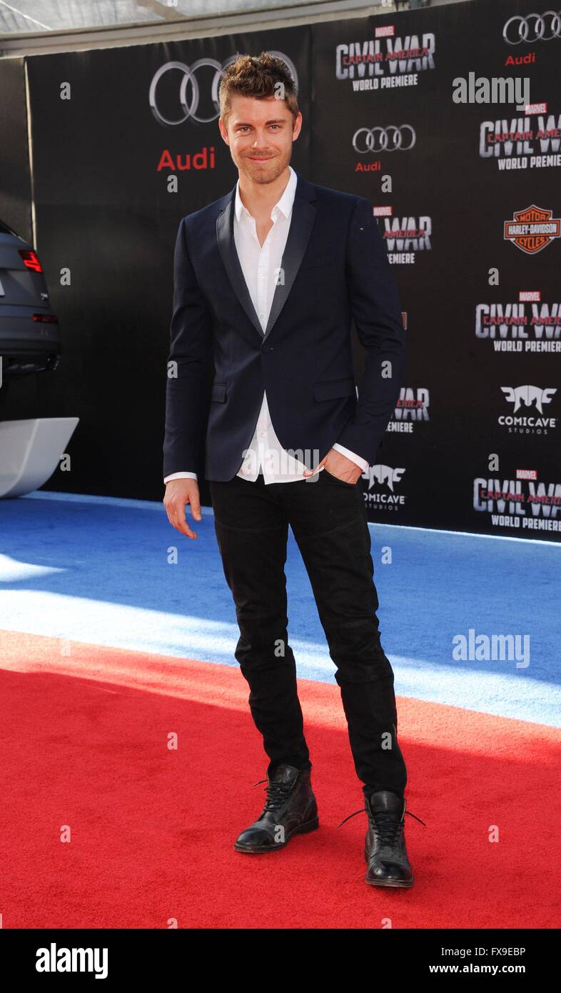 Los Angeles, CA, USA. 12th Apr, 2016. Luke Mitchell at arrivals for ...