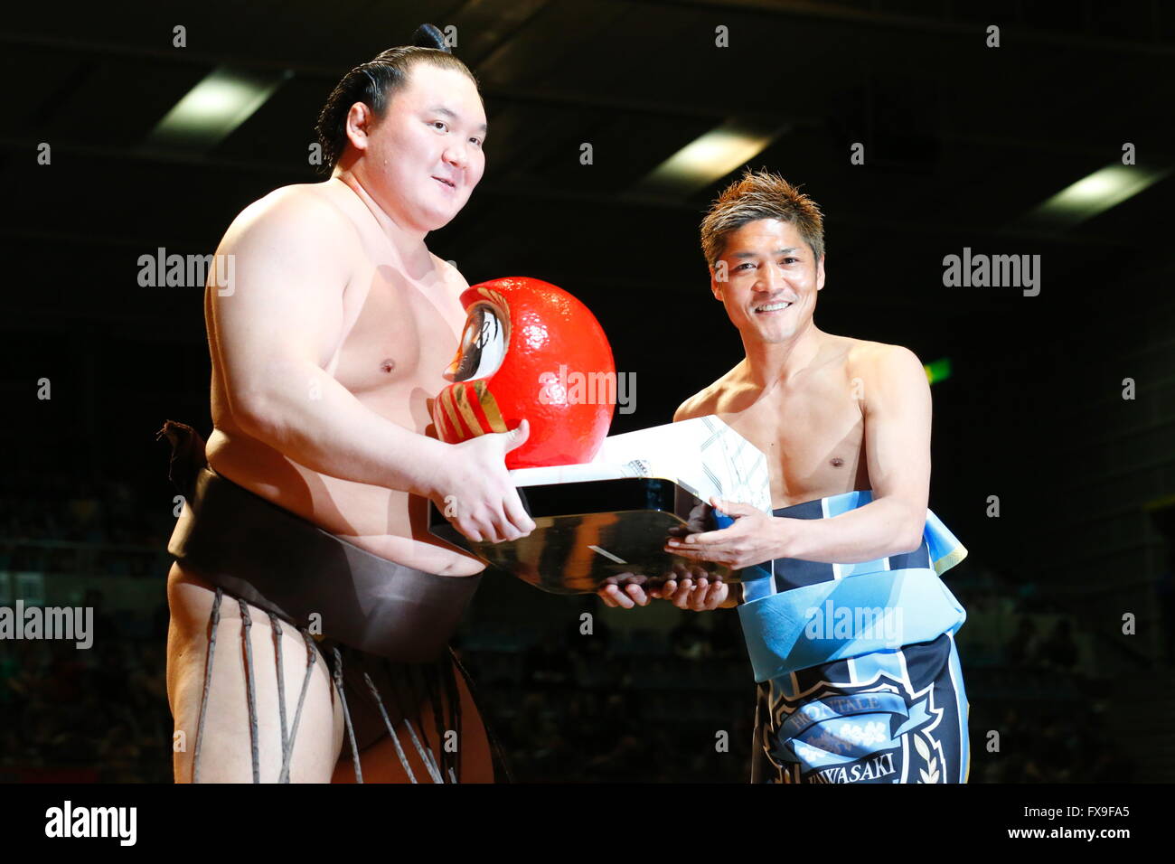 Kawasaki, Japan. 13th Apr, 2016. (L-R) Hakuho, Yoshito Okubo Sumo : 1st ...