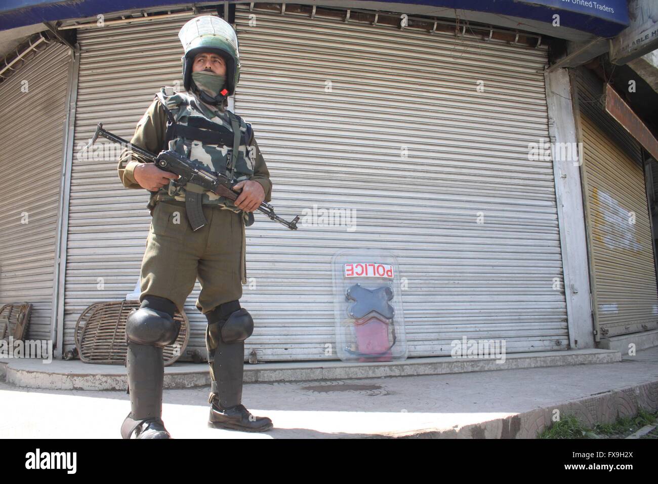 Indian paramilitary hi-res stock photography and images - Alamy