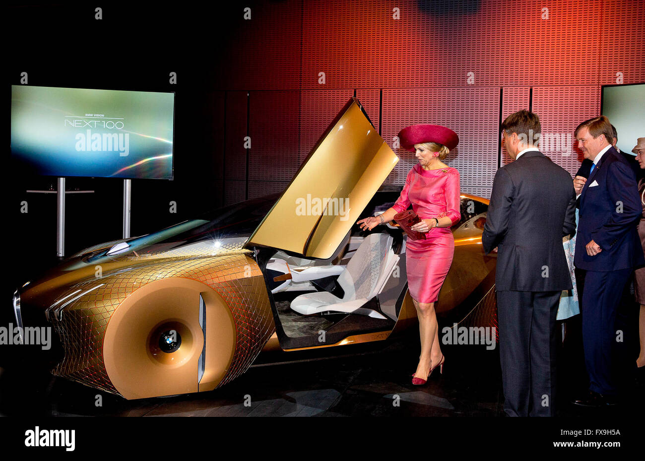 HM Queen Máxima and King Willem-Alexander view a new protoype car of ...