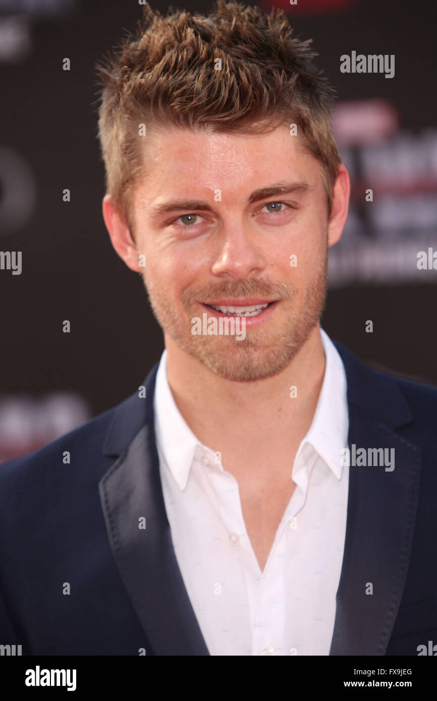 Luke mitchell captain america hi-res stock photography and images - Alamy