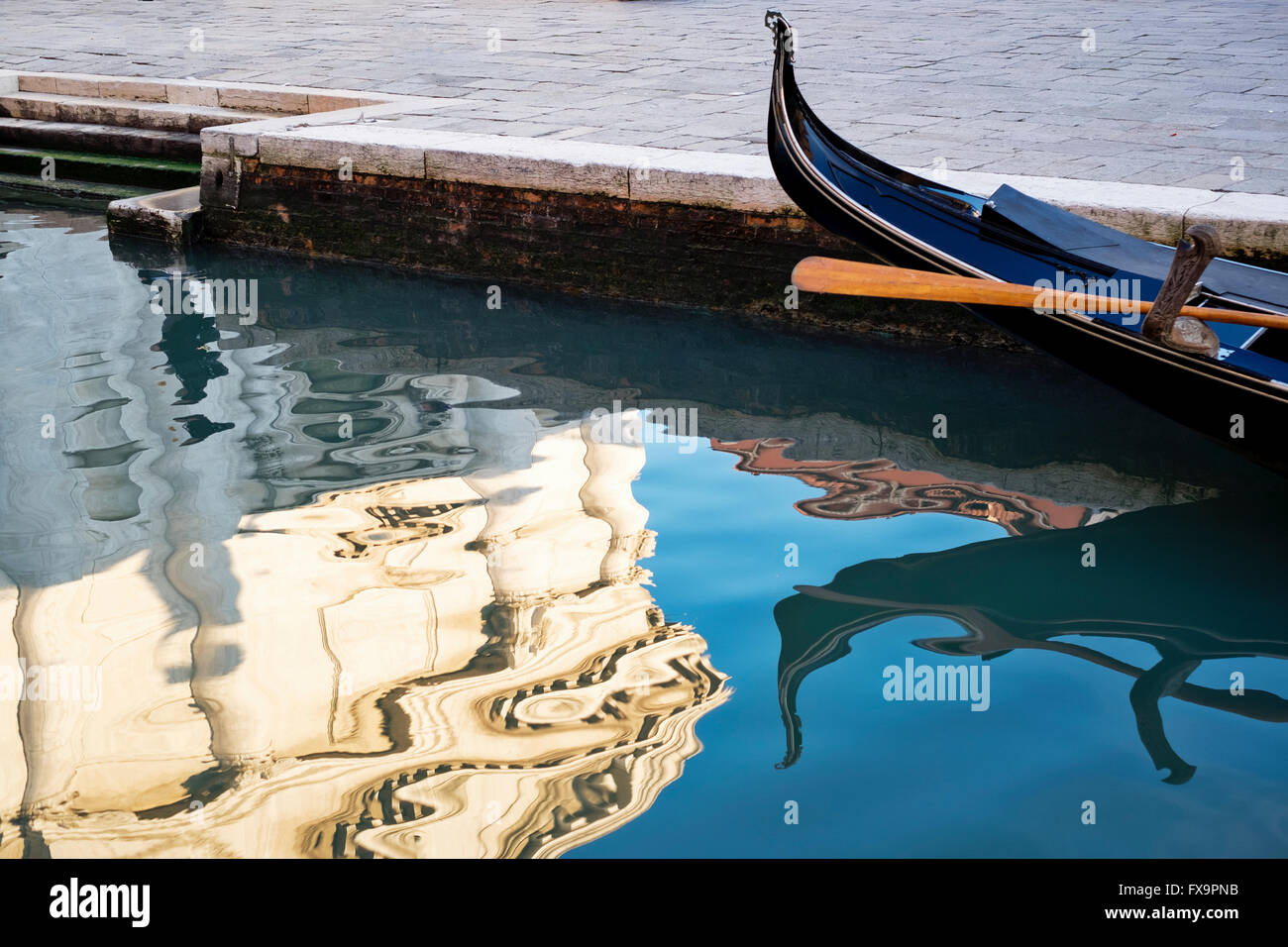 Crazy reflections hi-res stock photography and images - Alamy