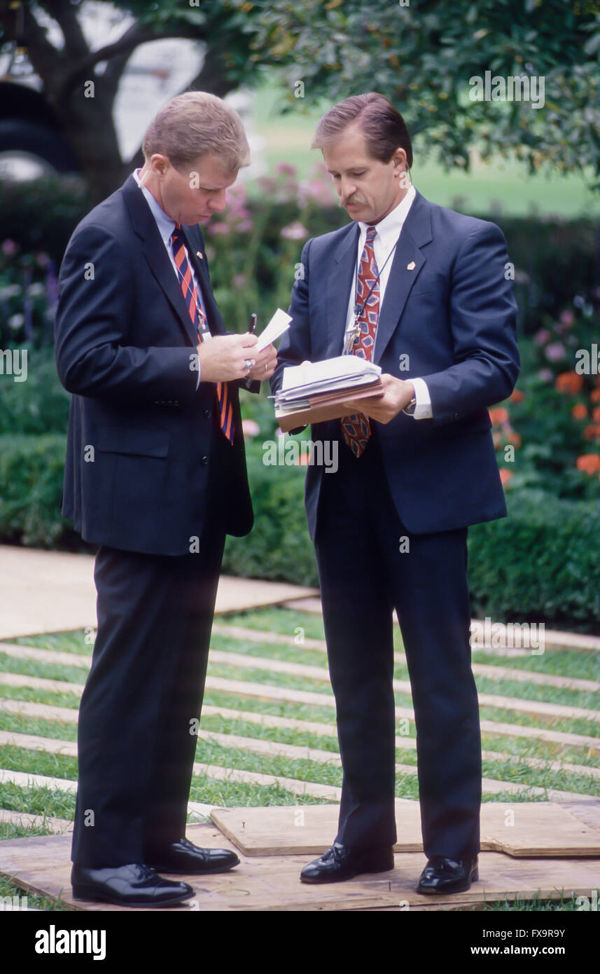 Secret service agents hi-res stock photography and images - Alamy