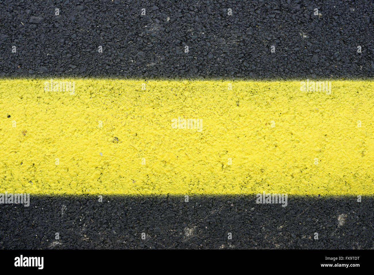 Yellow line on te street Stock Photo - Alamy