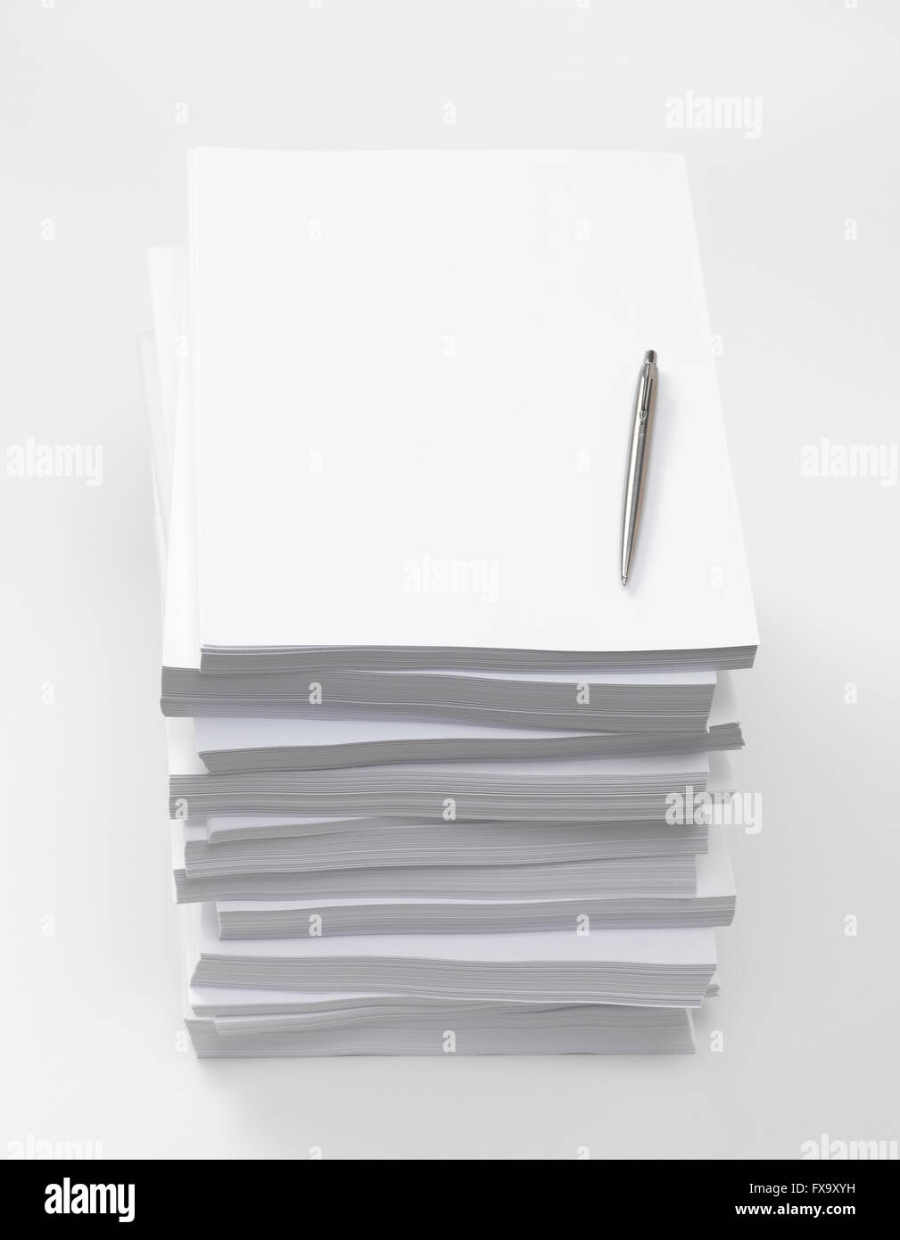 Blank white paper hi-res stock photography and images - Alamy