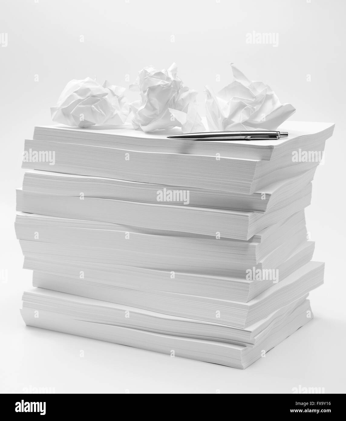 Blank white paper hi-res stock photography and images - Alamy