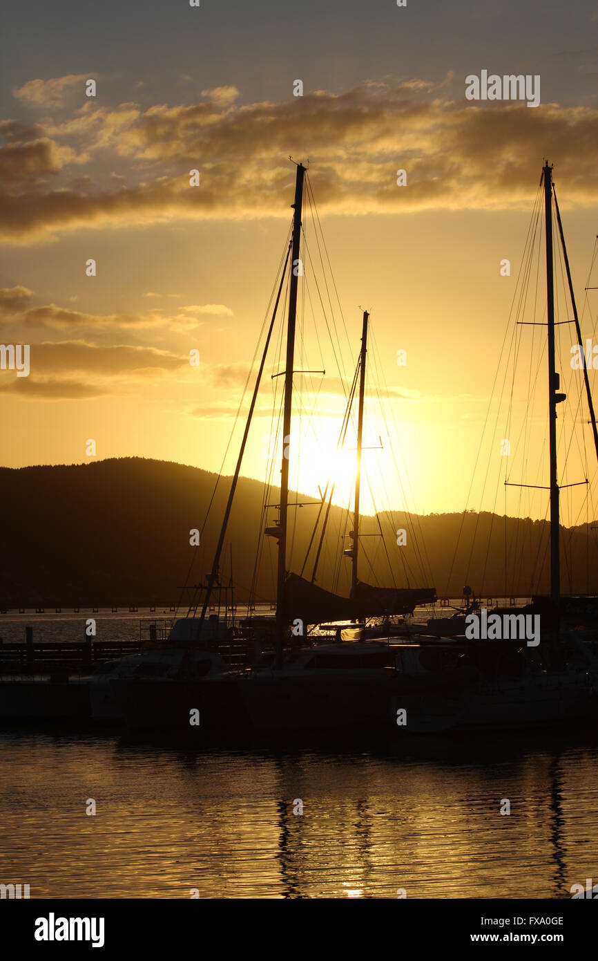 Yacht sunset clouds hi-res stock photography and images - Alamy