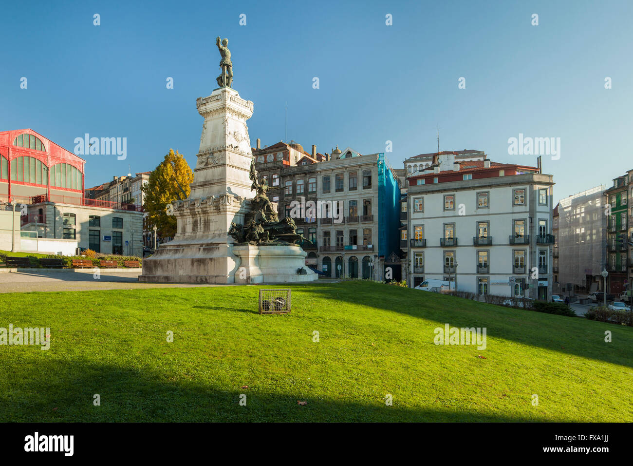 Porto statue hi-res stock photography and images - Alamy
