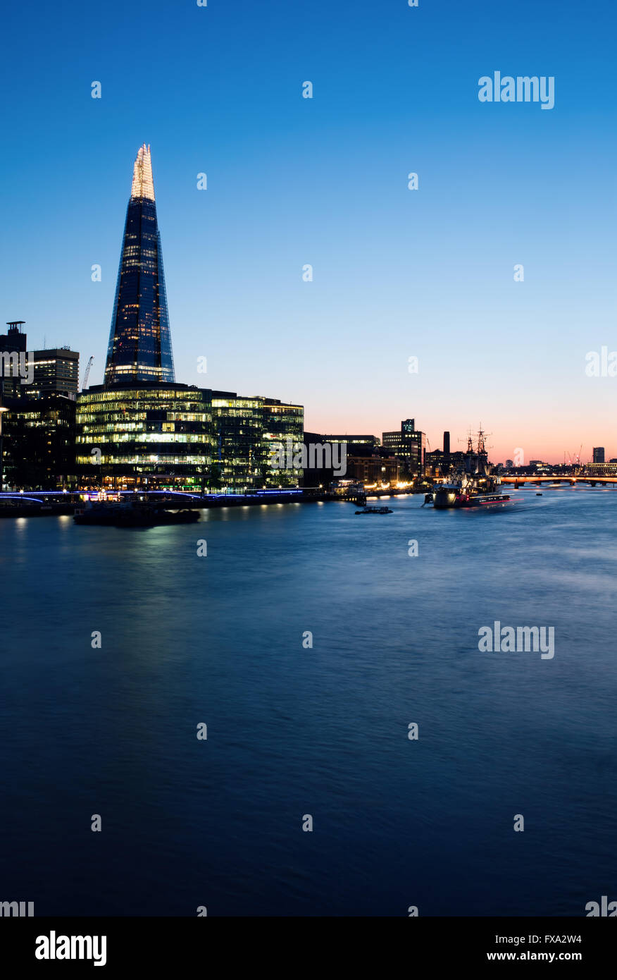 London twilight hi-res stock photography and images - Alamy