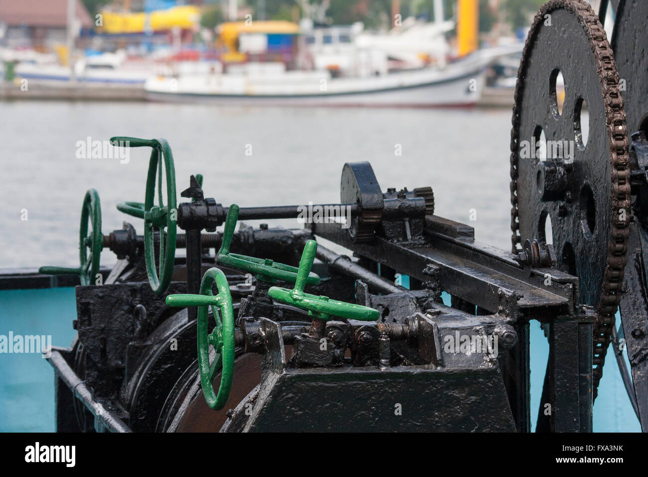 Green metal cogwheel hi-res stock photography and images - Alamy