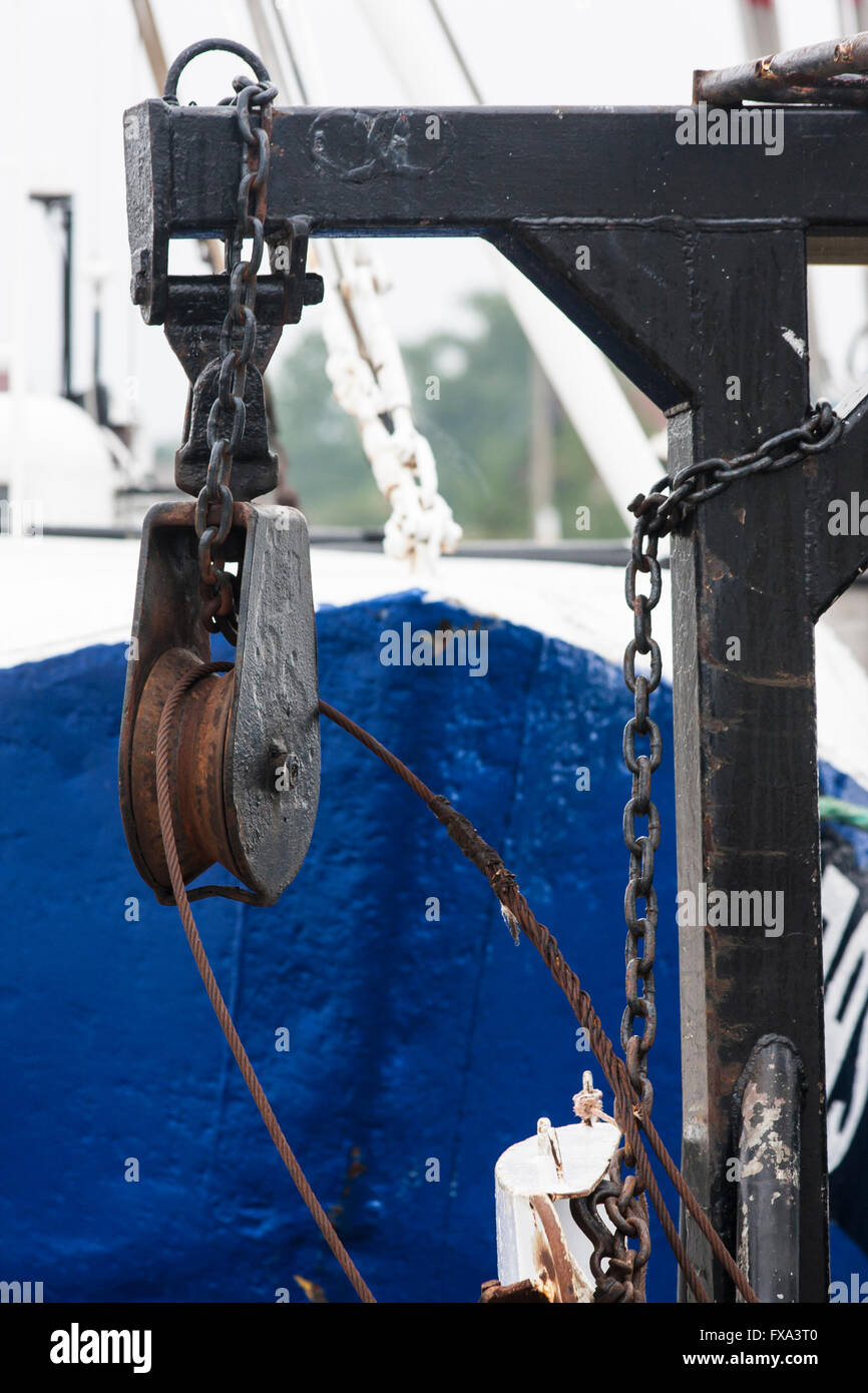 Rigging block hi-res stock photography and images - Alamy