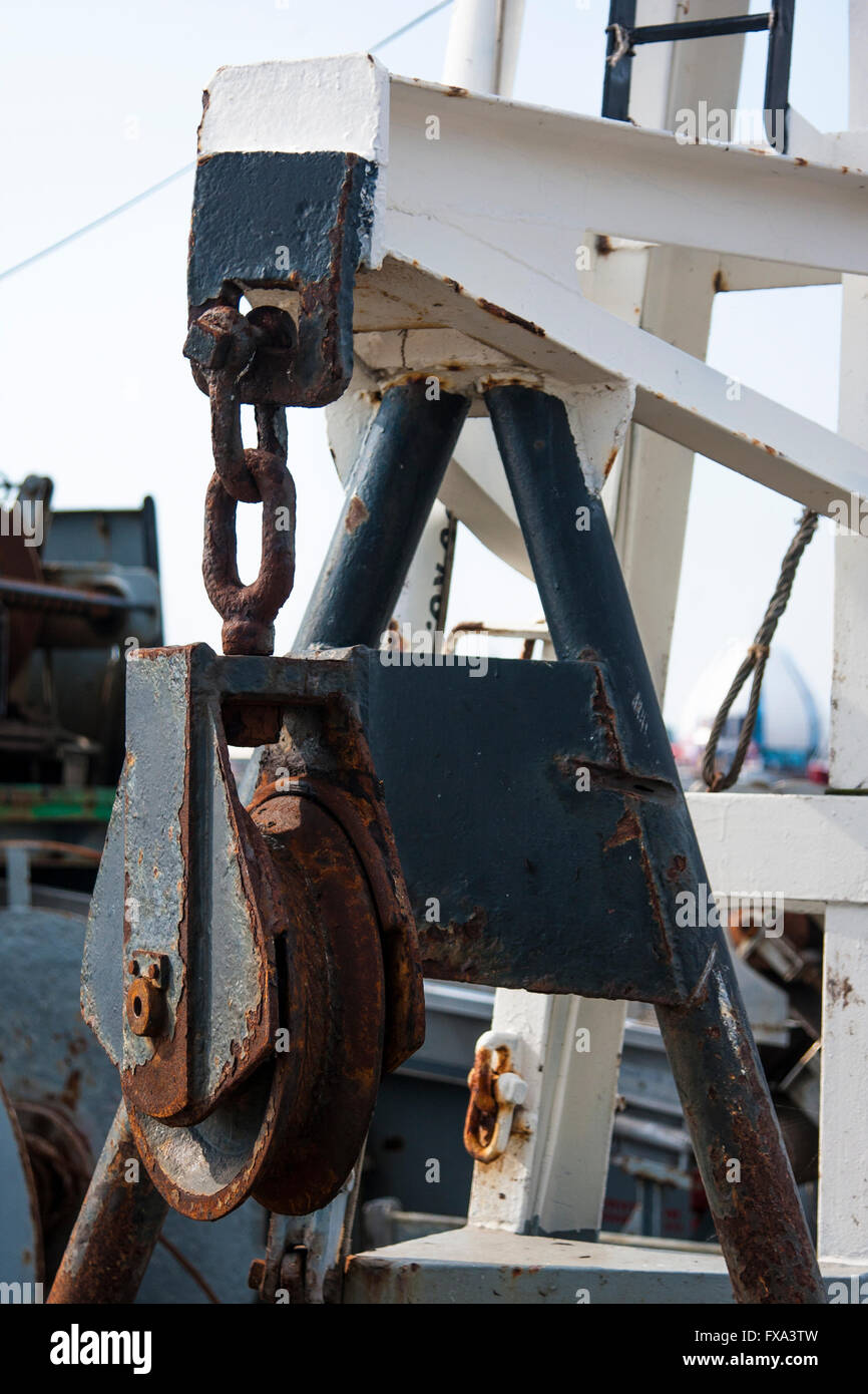 Blocks and rigging at the old ship, closeup Stock Photo - Alamy