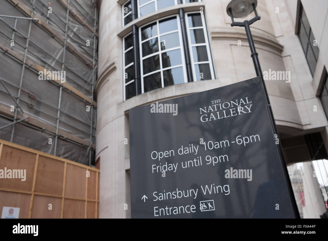 The National Gallery museum, Trafalgar Square, London, England Stock ...