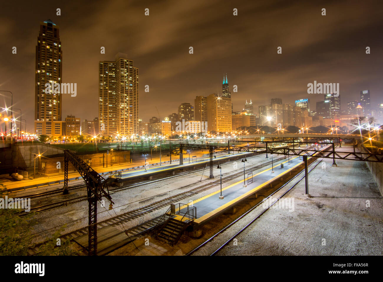 Train Tracks Chicago at Night Stock Photo - Alamy