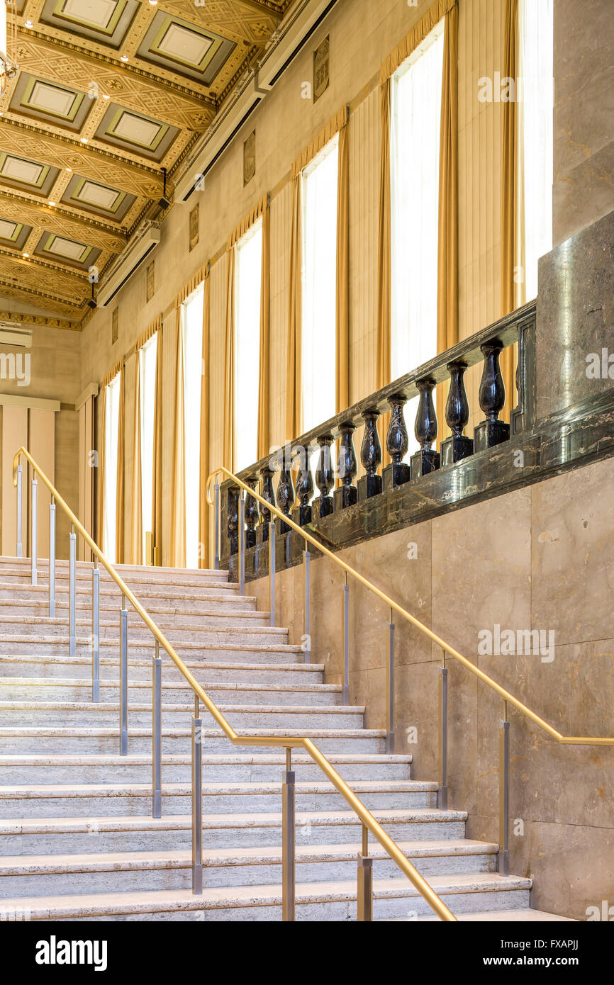 Central banking hi-res stock photography and images - Alamy