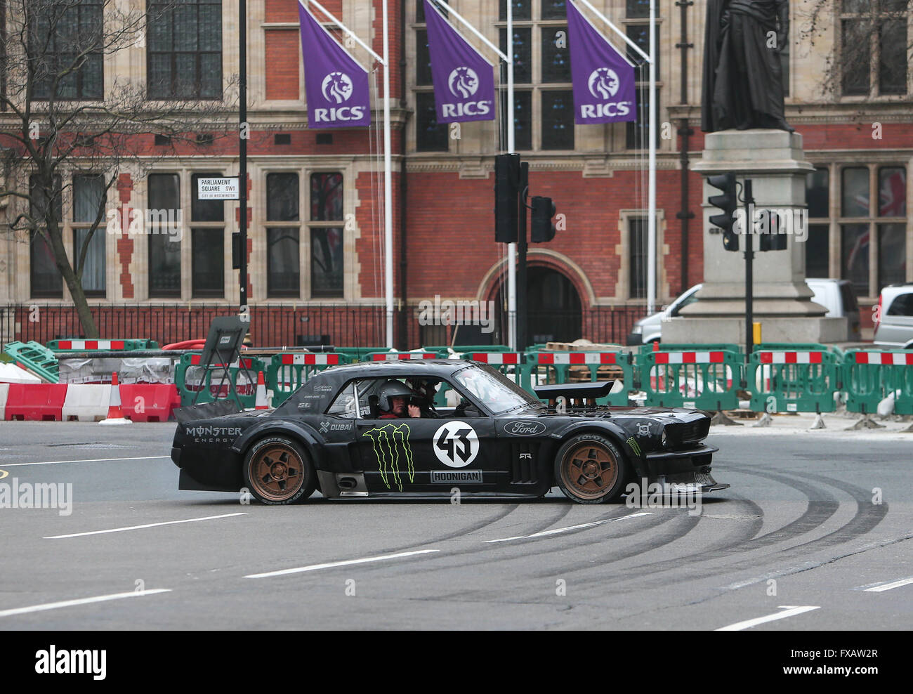 'Top Gear' filming in London Featuring: Matt LeBlanc Where: London ...