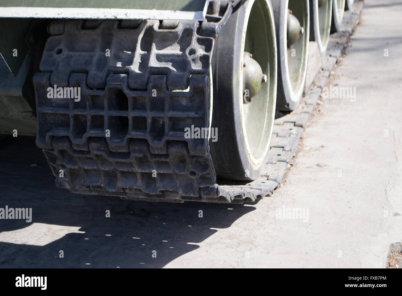 Wheel of army tank hi-res stock photography and images - Alamy
