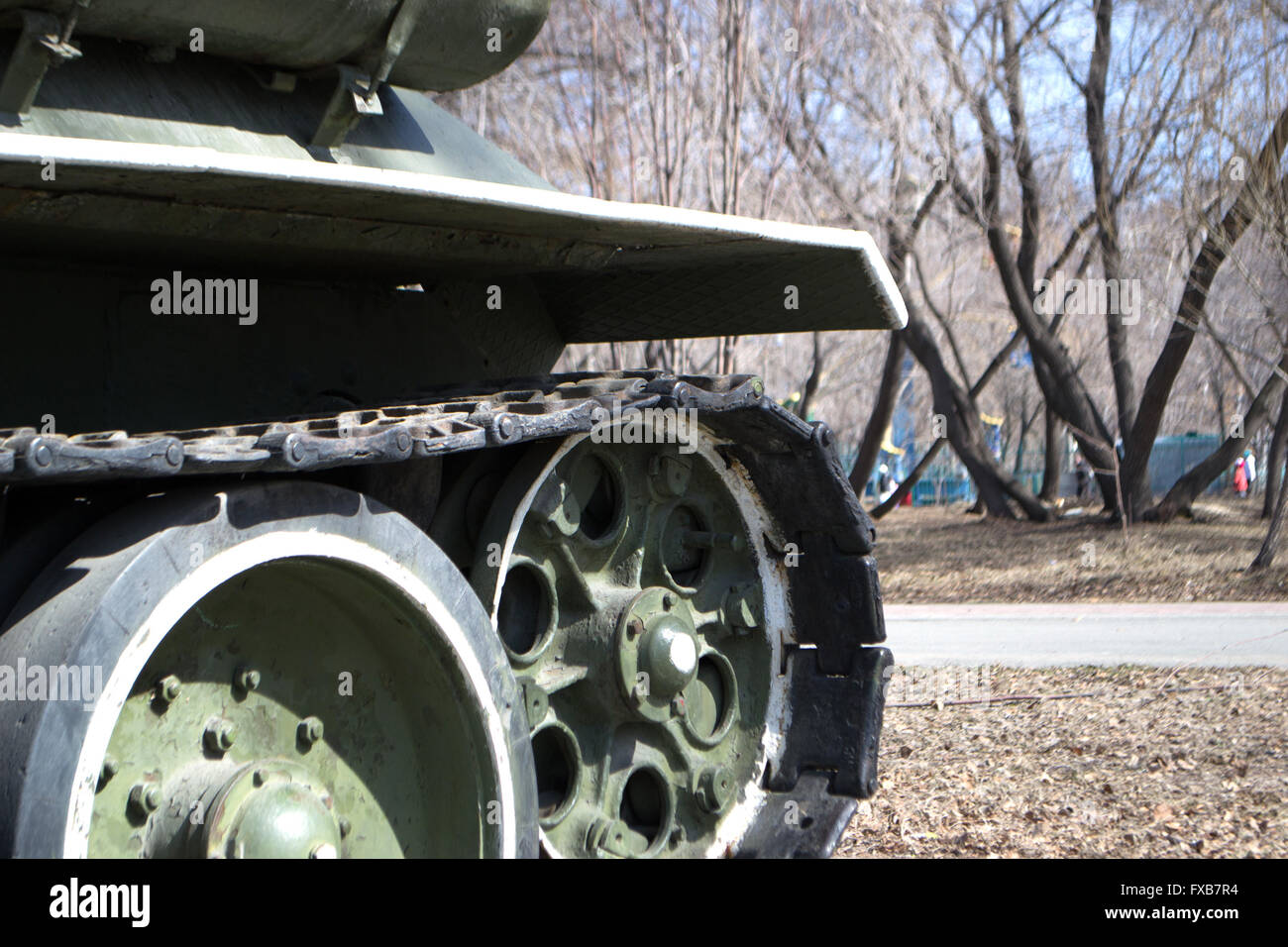 Wheel of army tank hi-res stock photography and images - Alamy