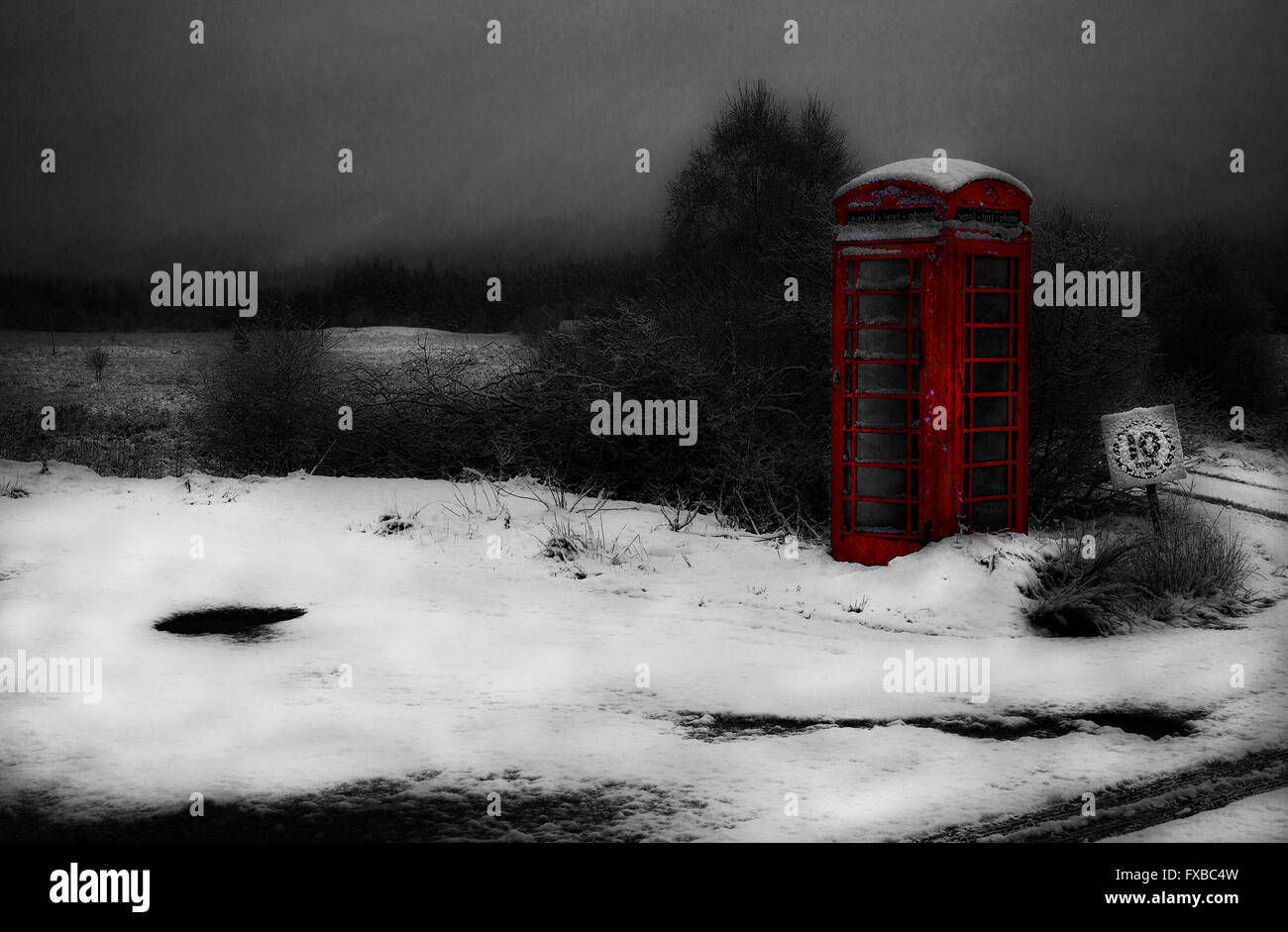 Phone box in snow hi-res stock photography and images - Alamy